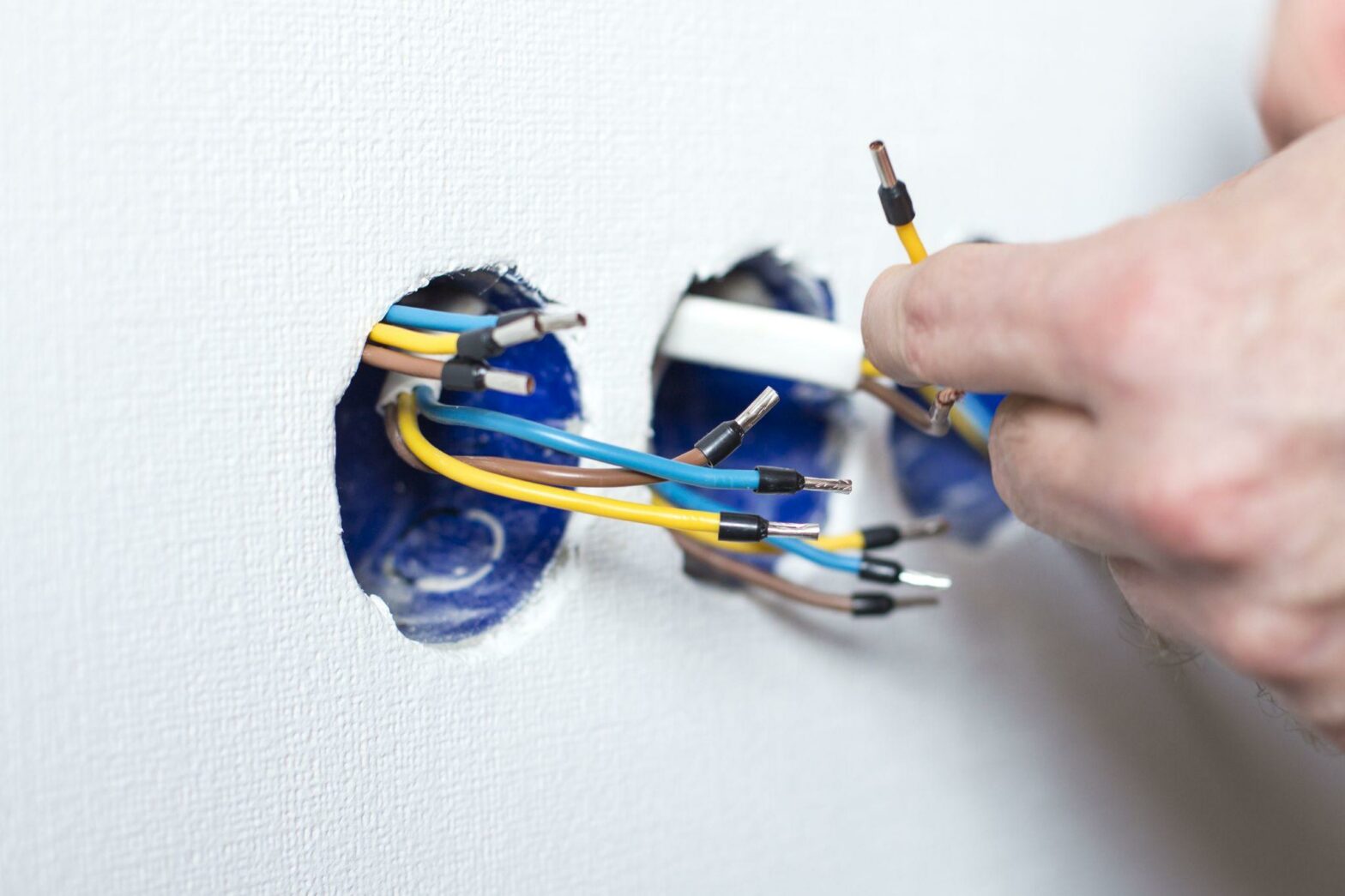 How to Install Light Switches and Sockets – A Beginner’s Guide - Arrow ...